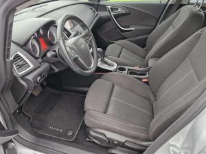 Grey Opel Astra 2011 in Vilnius, with an engine capacity of 1.60 L and mileage of 200 thousand km for 4200 €, photo 9 on AUTOMOTO.COM.LV