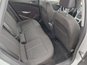Grey Opel Astra 2011 in Vilnius, with an engine capacity of 1.60 L and mileage of 200 thousand km for 4200 €, photo 12 on AUTOMOTO.COM.LV