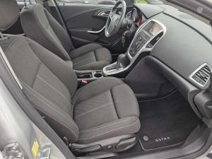 Grey Opel Astra 2011 in Vilnius, with an engine capacity of 1.60 L and mileage of 200 thousand km for 4200 €, photo 13 on AUTOMOTO.COM.LV