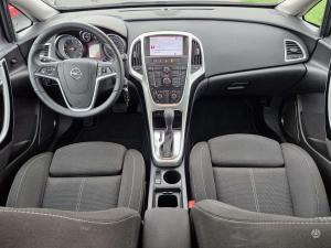 Grey Opel Astra 2011 in Vilnius, with an engine capacity of 1.60 L and mileage of 200 thousand km for 4200 €, photo 15 on AUTOMOTO.COM.LV