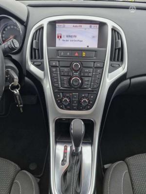 Grey Opel Astra 2011 in Vilnius, with an engine capacity of 1.60 L and mileage of 200 thousand km for 4200 €, photo 18 on AUTOMOTO.COM.LV