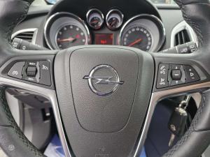 Grey Opel Astra 2011 in Vilnius, with an engine capacity of 1.60 L and mileage of 200 thousand km for 4200 €, photo 21 on AUTOMOTO.COM.LV