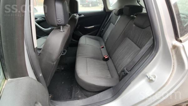 Grey Opel Astra 2011 in Riga, with an engine capacity of 1.70 L and mileage of 232 thousand km for 1300 €, photo 5 on AUTOMOTO.COM.LV