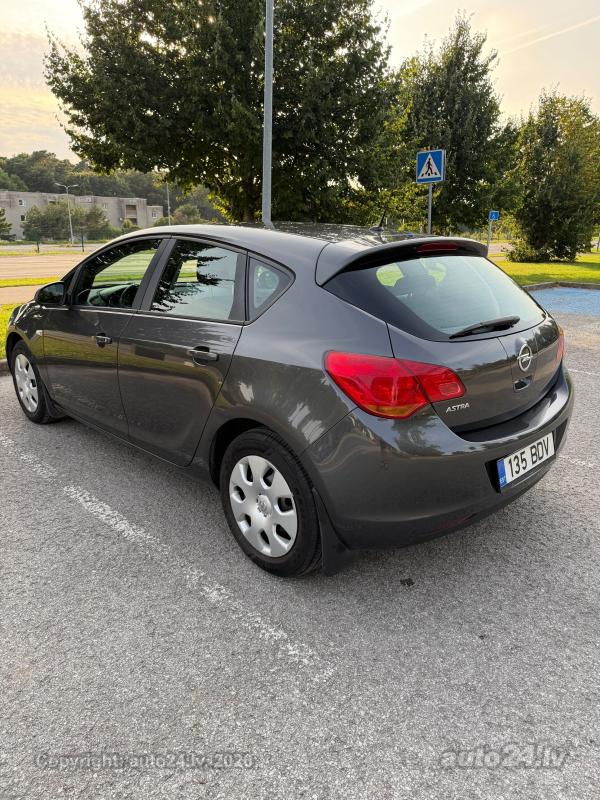 Pelēks Opel Astra 2011 Tallina, ar dzinēja tilpumu 1.40 L un nobraukumu 102 tūkst. km par 4000 €, foto 3 vietnē AUTOMOTO.COM.LV