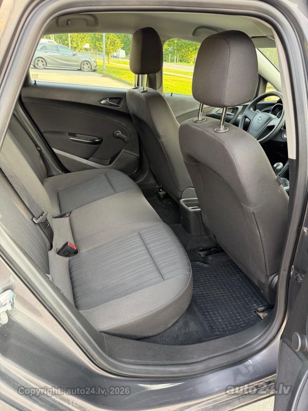 Pelēks Opel Astra 2011 Tallina, ar dzinēja tilpumu 1.40 L un nobraukumu 102 tūkst. km par 4000 €, foto 7 vietnē AUTOMOTO.COM.LV