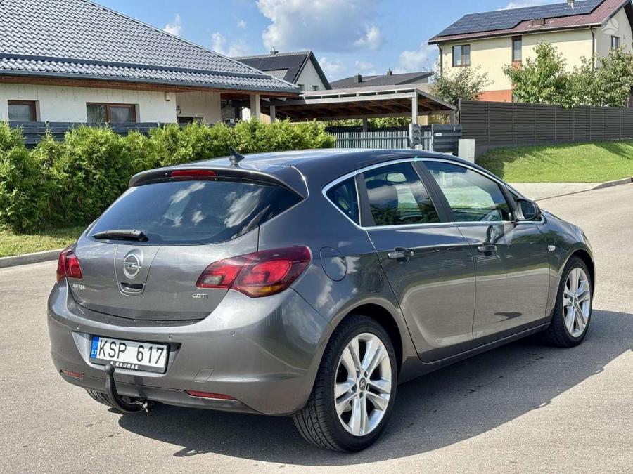 Pelēks Opel Astra 2011 Viļņa, ar dzinēja tilpumu 1.69 L un nobraukumu 265 tūkst. km par 2900 €, foto 6 vietnē AUTOMOTO.COM.LV