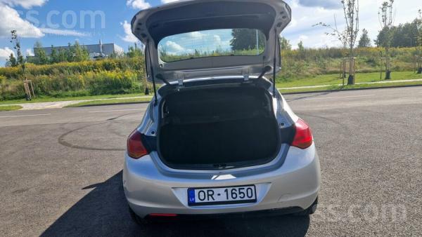 Опель Астра 2011 в Елгава на AUTOMOTO.COM.LV Серый Опель Астра 2011 в Елгава, объемом двигателя 1.70 л и пробегом 259 тыс. км за 2350 €, фото 11 на AUTOMOTO.COM.LV