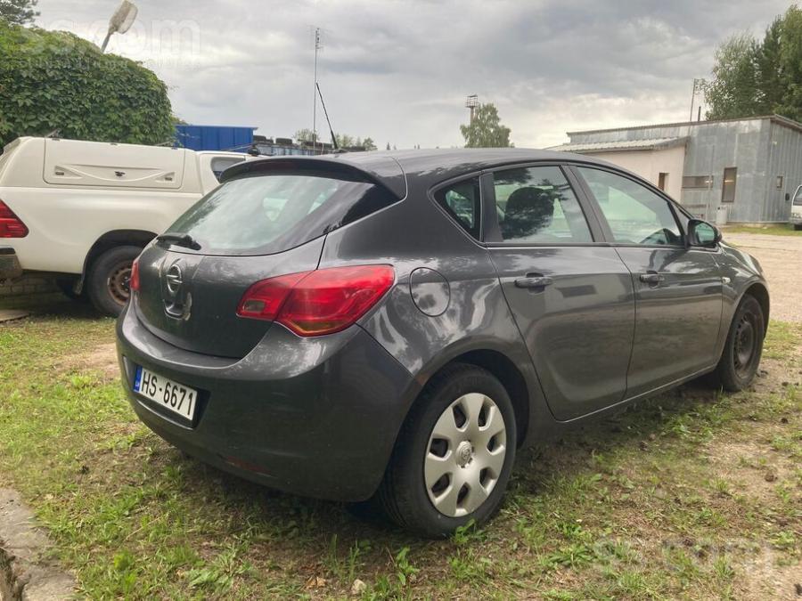 Pelēks Opel Astra 2011 Dobele, ar dzinēja tilpumu 1.40 L un nobraukumu 270 tūkst. km par 1000 €, foto 3 vietnē AUTOMOTO.COM.LV