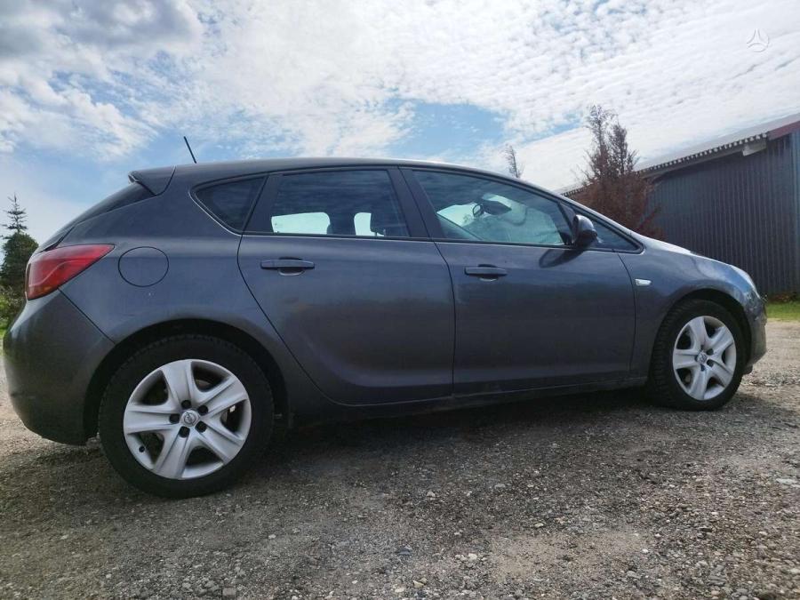 Серый Опель Астра 2011 в Клайпеда, объемом двигателя 1.69 л и пробегом 310 тыс. км за 1050 €, фото 5 на AUTOMOTO.COM.LV