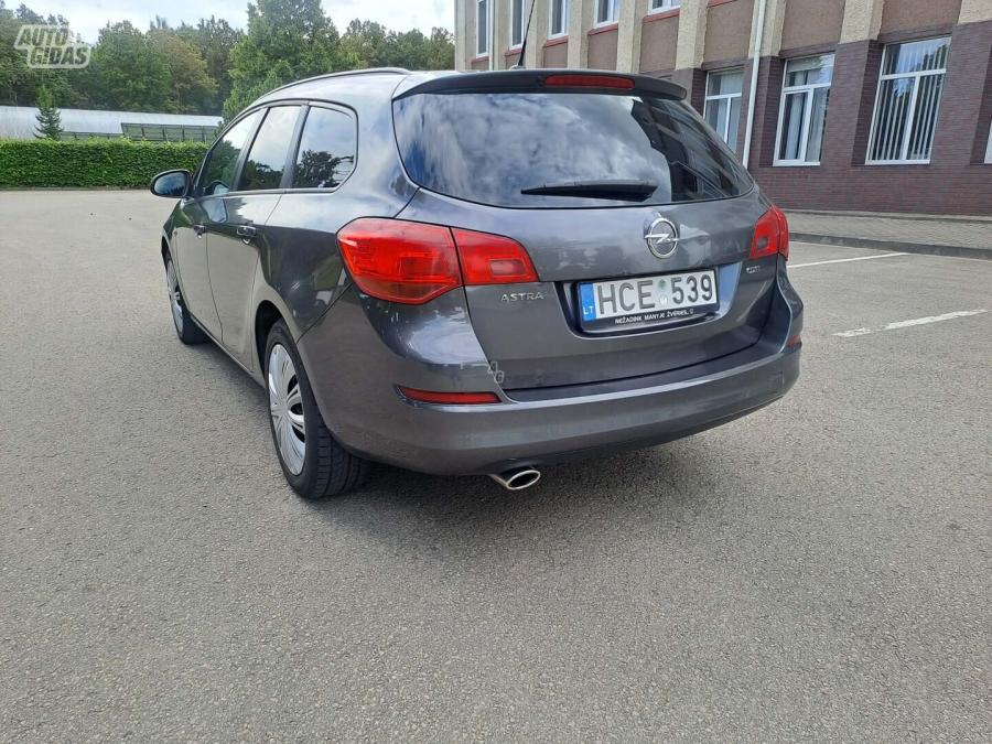 Pelēks Opel Astra 2011 Telšiai, ar dzinēja tilpumu 2.00 L un nobraukumu 300 tūkst. km par 1950 €, foto 5 vietnē AUTOMOTO.COM.LV