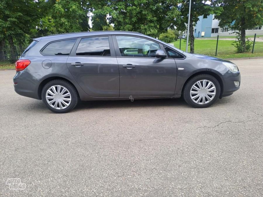 Pelēks Opel Astra 2011 Telšiai, ar dzinēja tilpumu 2.00 L un nobraukumu 300 tūkst. km par 1950 €, foto 9 vietnē AUTOMOTO.COM.LV