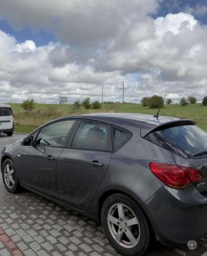 Pelēks Opel Astra 2011 Klaipėda, ar dzinēja tilpumu 1.69 L un nobraukumu 345 tūkst. km par 1950 €, foto 4 vietnē AUTOMOTO.COM.LV