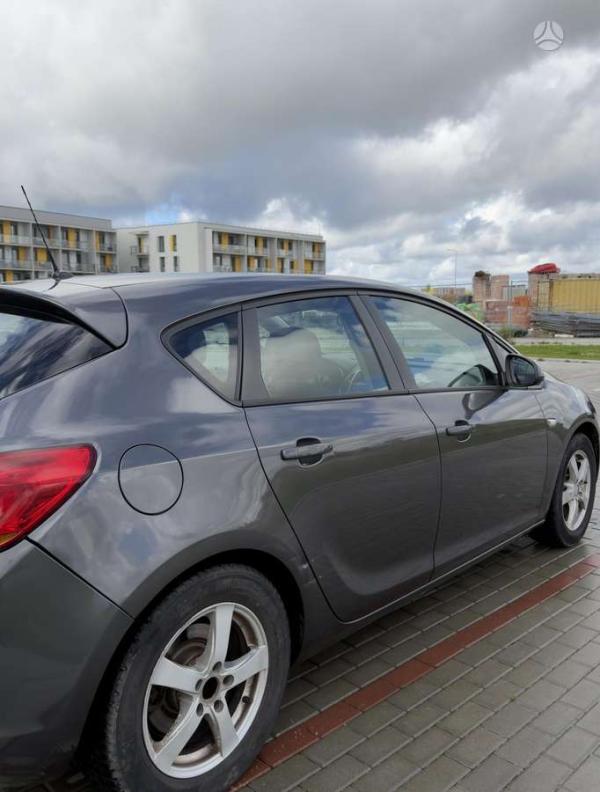 Pelēks Opel Astra 2011 Klaipėda, ar dzinēja tilpumu 1.69 L un nobraukumu 345 tūkst. km par 1950 €, foto 7 vietnē AUTOMOTO.COM.LV