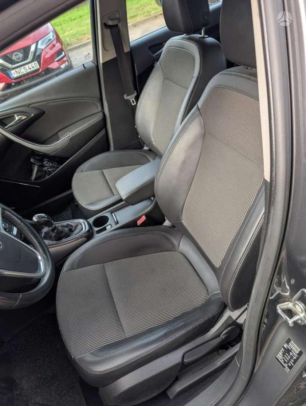 Pelēks Opel Astra 2011 Kauņa, ar dzinēja tilpumu 1.96 L un nobraukumu 306 tūkst. km par 2450 €, foto 11 vietnē AUTOMOTO.COM.LV