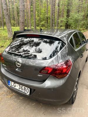 Grey Opel Astra 2011 in Jurmala, with an engine capacity of 1.70 L and mileage of 265 thousand km for 2990 €, photo 3 on AUTOMOTO.COM.LV