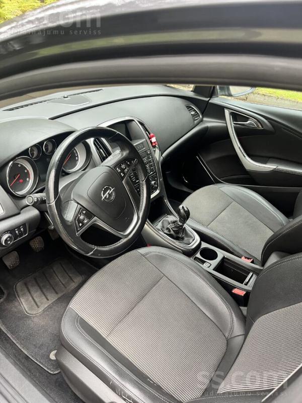 Grey Opel Astra 2011 in Jurmala, with an engine capacity of 1.70 L and mileage of 265 thousand km for 2990 €, photo 6 on AUTOMOTO.COM.LV