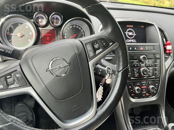 Grey Opel Astra 2011 in Jurmala, with an engine capacity of 1.70 L and mileage of 265 thousand km for 2990 €, photo 7 on AUTOMOTO.COM.LV