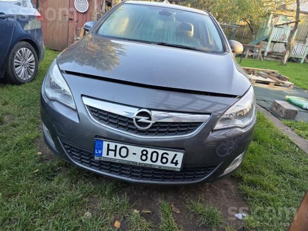 Pelēks Opel Astra 2011 Rīga, ar dzinēja tilpumu 1.60 L un nobraukumu 216 tūkst. km par 650 €, foto 1 vietnē AUTOMOTO.COM.LV
