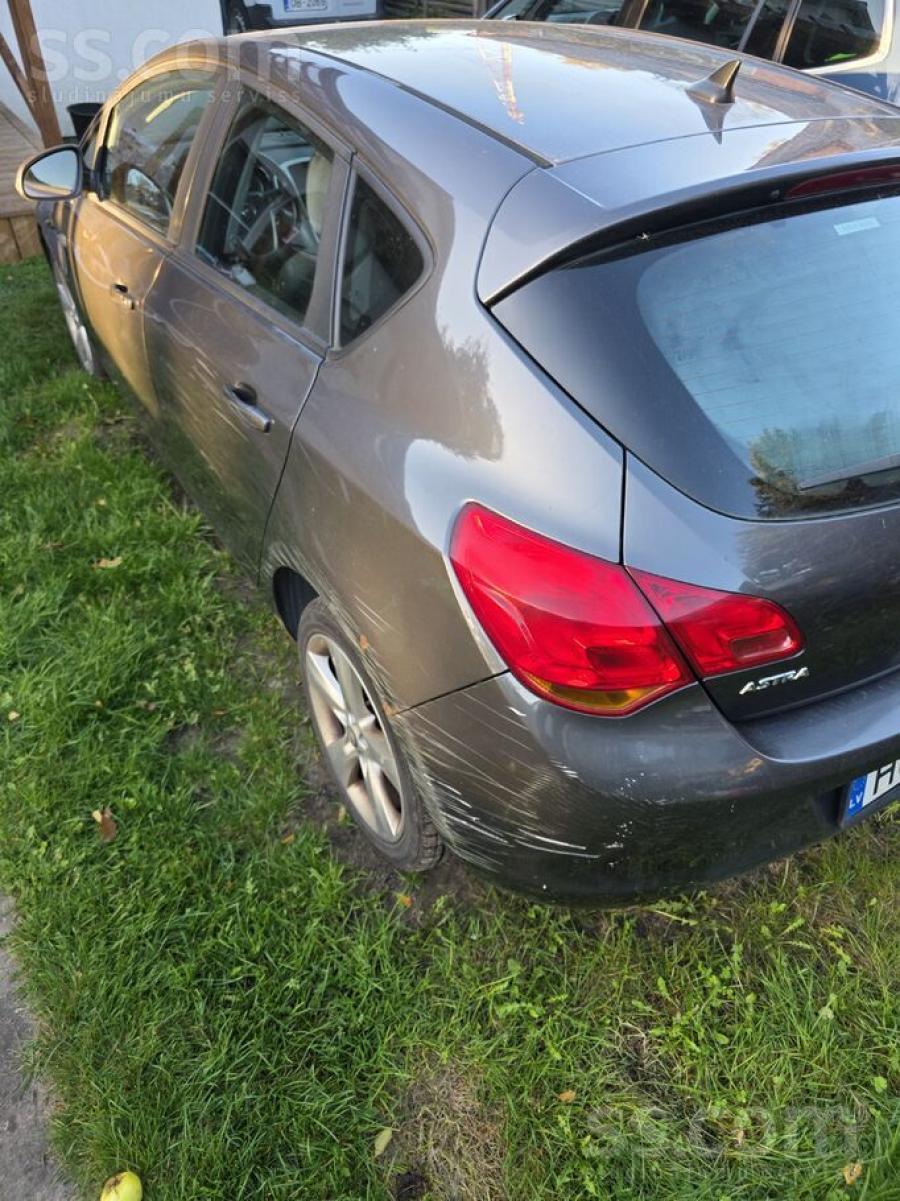 Pelēks Opel Astra 2011 Rīga, ar dzinēja tilpumu 1.60 L un nobraukumu 216 tūkst. km par 650 €, foto 8 vietnē AUTOMOTO.COM.LV