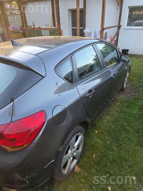Pelēks Opel Astra 2011 Rīga, ar dzinēja tilpumu 1.60 L un nobraukumu 216 tūkst. km par 650 €, foto 9 vietnē AUTOMOTO.COM.LV