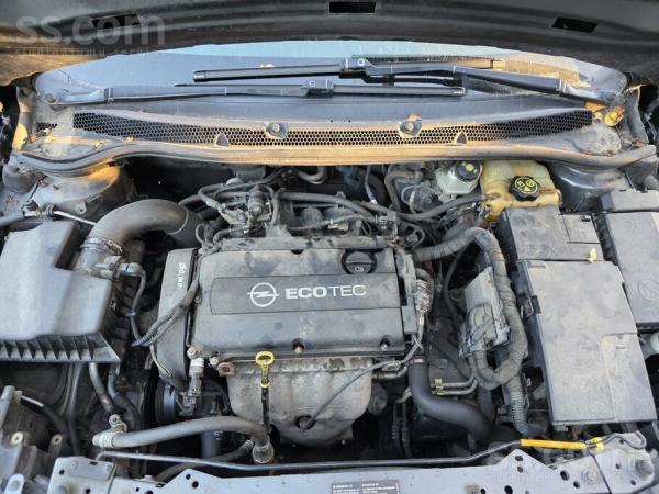 Pelēks Opel Astra 2011 Rīga, ar dzinēja tilpumu 1.60 L un nobraukumu 216 tūkst. km par 650 €, foto 3 vietnē AUTOMOTO.COM.LV