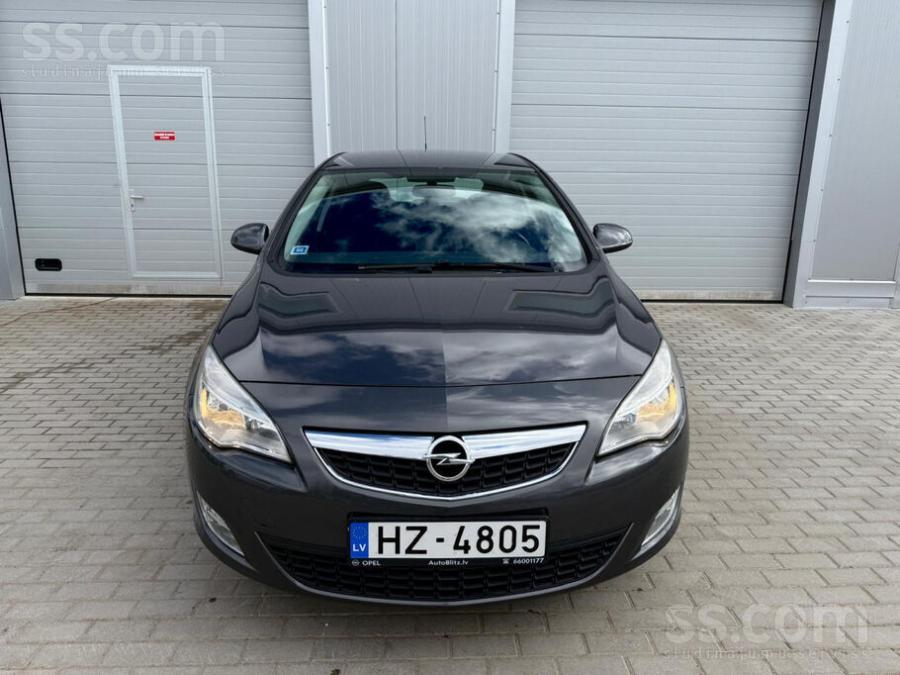 Grey Opel Astra 2012 in Riga, with an engine capacity of 1.40 L and mileage of 0 thousand km for 950 €, photo 2 on AUTOMOTO.COM.LV