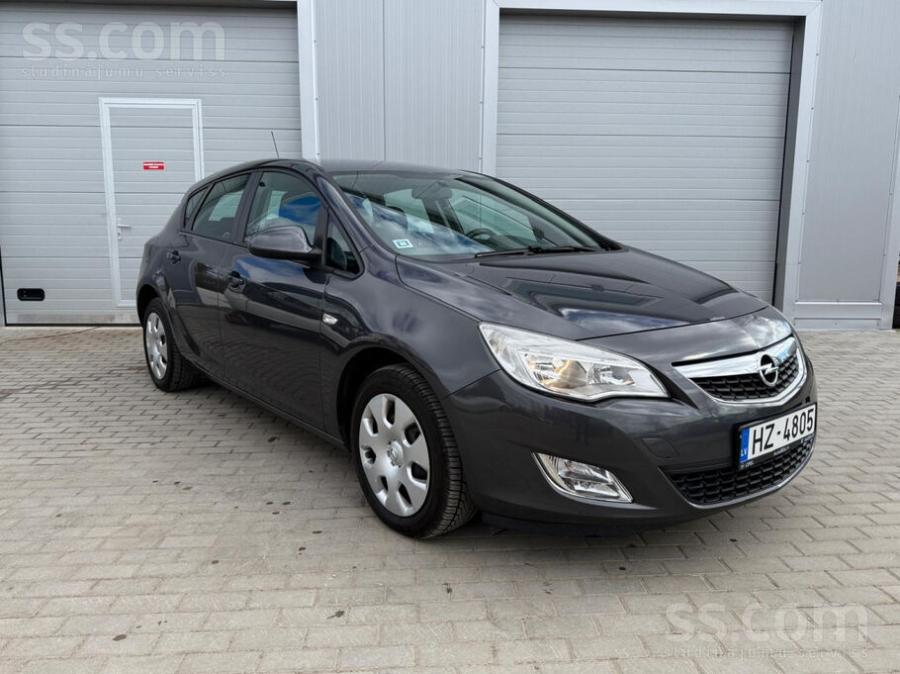 Grey Opel Astra 2012 in Riga, with an engine capacity of 1.40 L and mileage of 0 thousand km for 950 €, photo 3 on AUTOMOTO.COM.LV