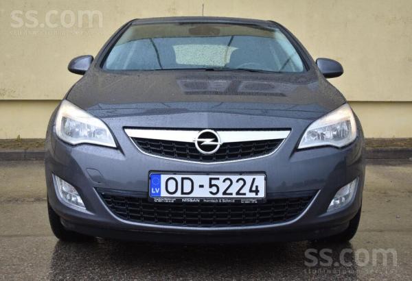 Pelēks Opel Astra 2012 Talsi, ar dzinēja tilpumu 1.40 L un nobraukumu 203 tūkst. km par 5500 €, foto 3 vietnē AUTOMOTO.COM.LV