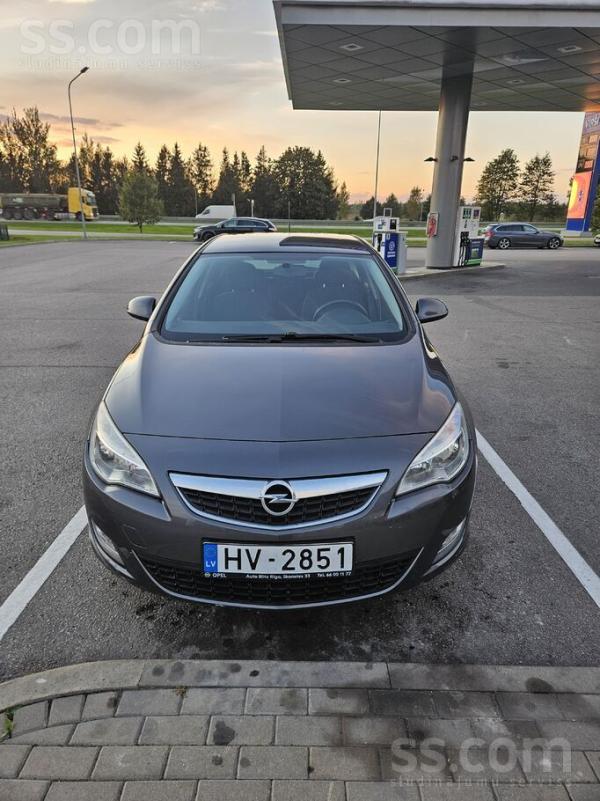 Pelēks Opel Astra 2012 Rīga, ar dzinēja tilpumu 1.60 L un nobraukumu 110 tūkst. km par 3800 €, foto 2 vietnē AUTOMOTO.COM.LV