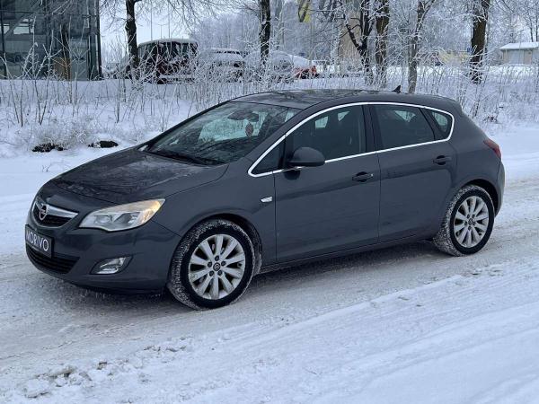 Grey Opel Astra 2012 in Siauliai, with an engine capacity of 1.96 L and mileage of 225 thousand km for 3500 €, photo 2 on AUTOMOTO.COM.LV