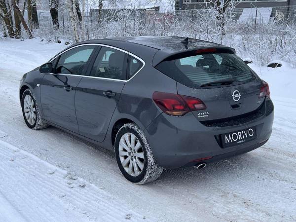 Grey Opel Astra 2012 in Siauliai, with an engine capacity of 1.96 L and mileage of 225 thousand km for 3500 €, photo 3 on AUTOMOTO.COM.LV