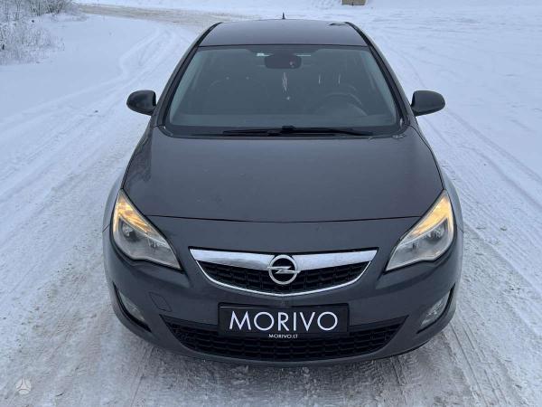 Grey Opel Astra 2012 in Siauliai, with an engine capacity of 1.96 L and mileage of 225 thousand km for 3500 €, photo 8 on AUTOMOTO.COM.LV