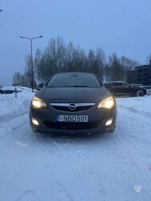 Pelēks Opel Astra 2012 Viļņa, ar dzinēja tilpumu 1.69 L un nobraukumu 260 tūkst. km par 1850 €, foto  vietnē AUTOMOTO.COM.LV