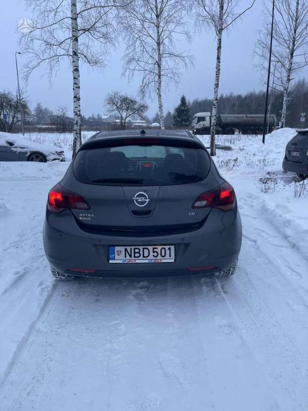 Grey Opel Astra 2012 in Vilnius, with an engine capacity of 1.69 L and mileage of 260 thousand km for 1850 €, photo 4 on AUTOMOTO.COM.LV