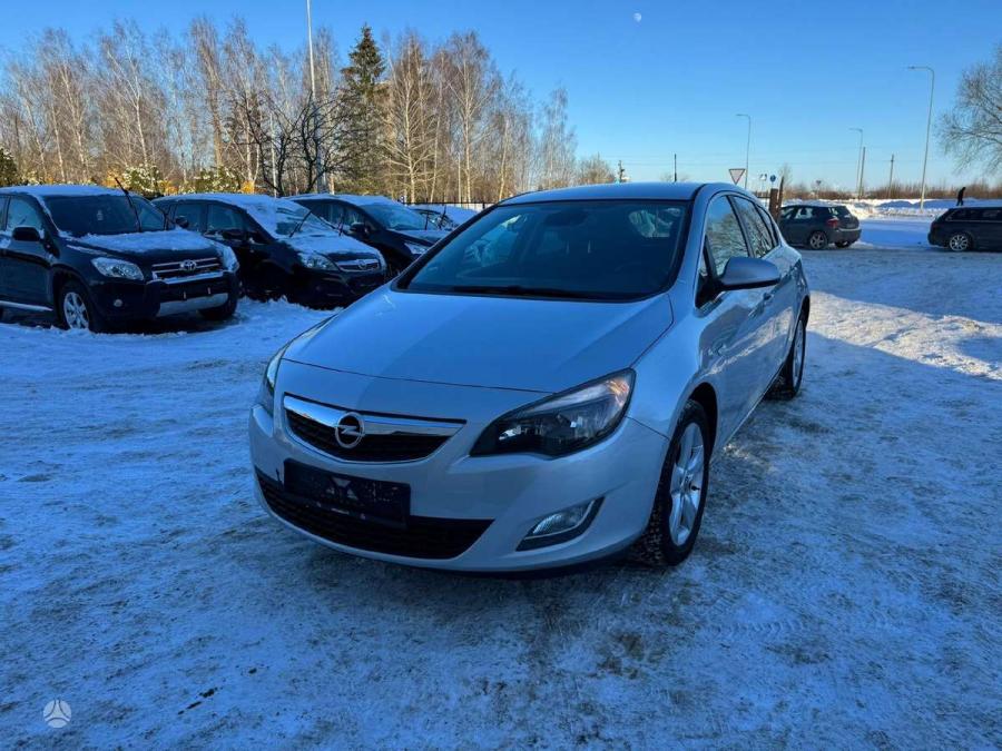 Pelēks Opel Astra 2012 Jurbarkas, ar dzinēja tilpumu 1.96 L un nobraukumu 247 tūkst. km par 3950 €, foto 2 vietnē AUTOMOTO.COM.LV