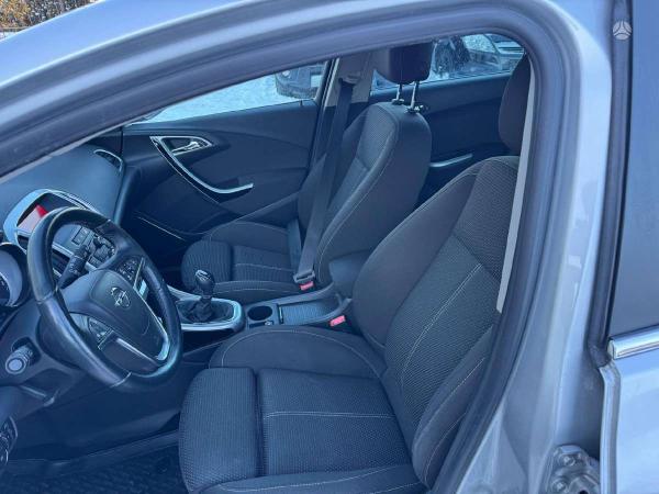 Grey Opel Astra 2012 in Jurbarkas, with an engine capacity of 1.96 L and mileage of 247 thousand km for 3950 €, photo 11 on AUTOMOTO.COM.LV