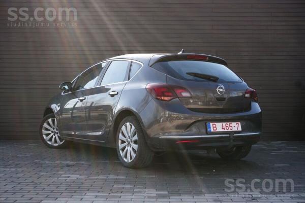 Grey Opel Astra 2012 in Riga, with an engine capacity of 1.40 L and mileage of 258 thousand km for 5290 €, photo 4 on AUTOMOTO.COM.LV