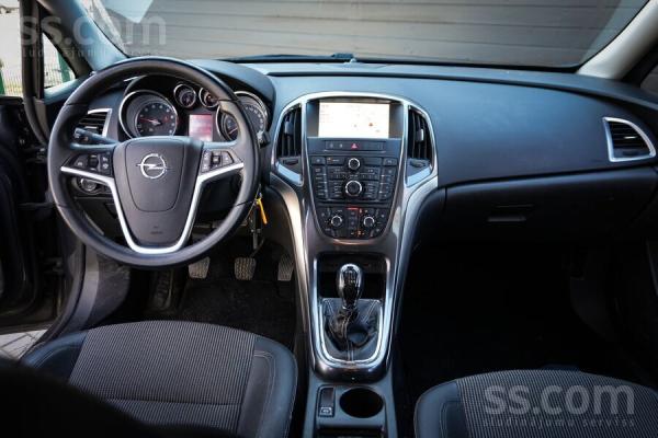 Grey Opel Astra 2012 in Riga, with an engine capacity of 1.40 L and mileage of 258 thousand km for 5290 €, photo 5 on AUTOMOTO.COM.LV