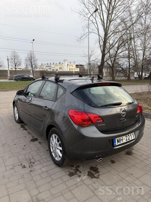 Pelēks Opel Astra 2012 Rīga, ar dzinēja tilpumu 2.00 L un nobraukumu 164 tūkst. km par 5000 €, foto 2 vietnē AUTOMOTO.COM.LV