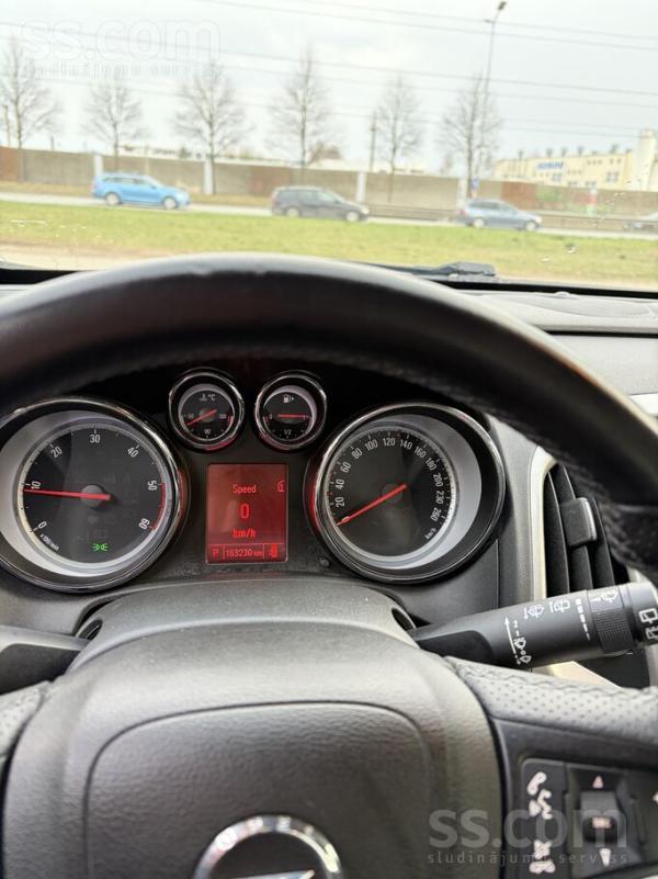 Grey Opel Astra 2012 in Riga, with an engine capacity of 2.00 L and mileage of 164 thousand km for 5000 €, photo 6 on AUTOMOTO.COM.LV