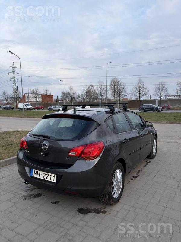 Grey Opel Astra 2012 in Riga, with an engine capacity of 2.00 L and mileage of 164 thousand km for 5000 €, photo 9 on AUTOMOTO.COM.LV