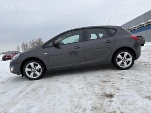 Pelēks Opel Astra 2012 Daugavpils, ar dzinēja tilpumu 1.40 L un nobraukumu 266 tūkst. km par 3950 €, foto 3 vietnē AUTOMOTO.COM.LV