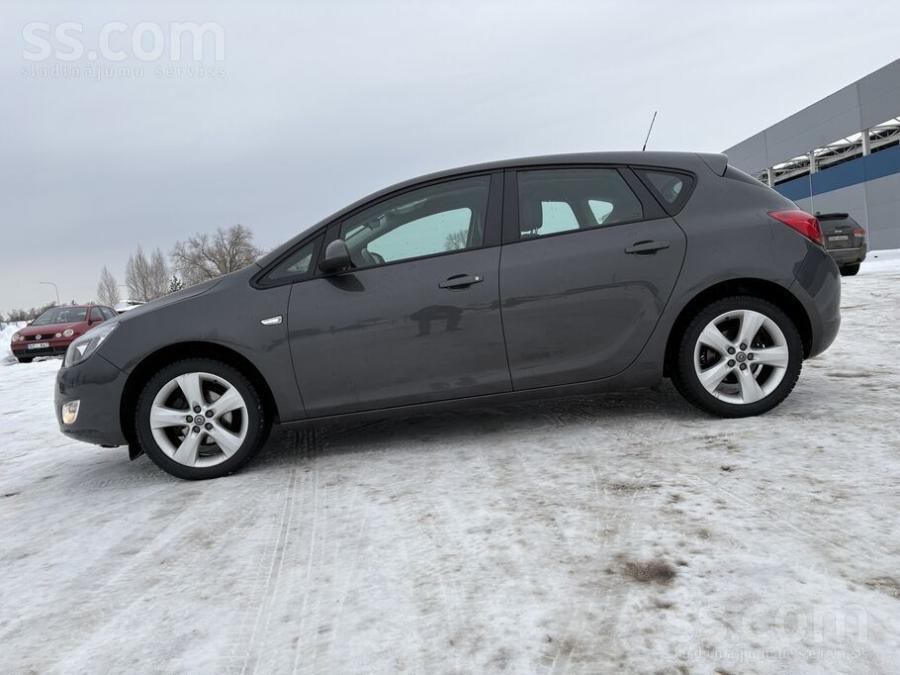 Pelēks Opel Astra 2012 Daugavpils, ar dzinēja tilpumu 1.40 L un nobraukumu 266 tūkst. km par 3950 €, foto 3 vietnē AUTOMOTO.COM.LV