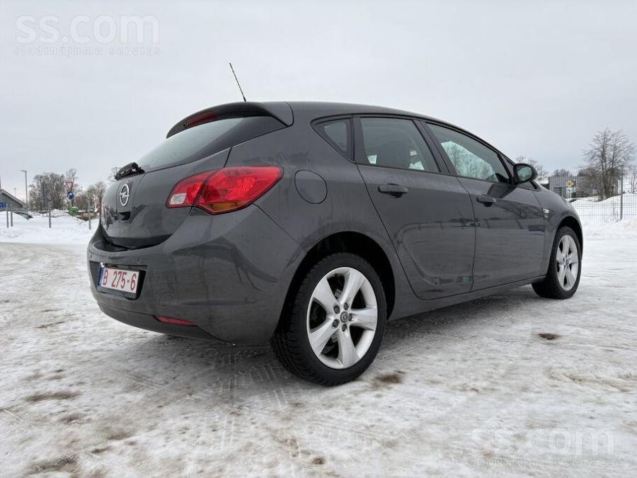 Pelēks Opel Astra 2012 Daugavpils, ar dzinēja tilpumu 1.40 L un nobraukumu 266 tūkst. km par 3950 €, foto 7 vietnē AUTOMOTO.COM.LV