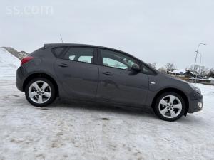 Pelēks Opel Astra 2012 Daugavpils, ar dzinēja tilpumu 1.40 L un nobraukumu 266 tūkst. km par 3950 €, foto 8 vietnē AUTOMOTO.COM.LV