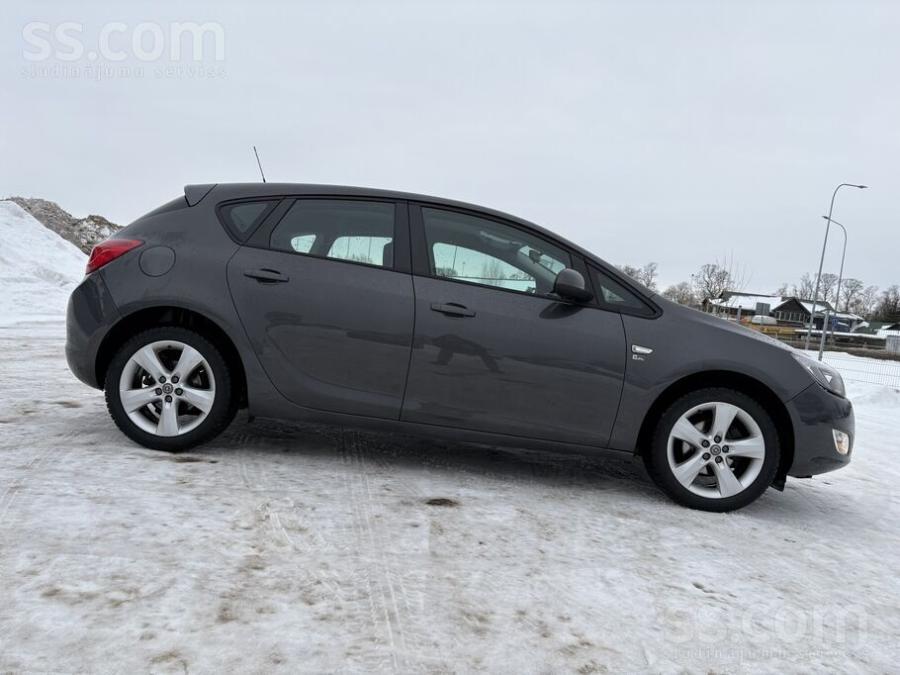 Pelēks Opel Astra 2012 Daugavpils, ar dzinēja tilpumu 1.40 L un nobraukumu 266 tūkst. km par 3950 €, foto 8 vietnē AUTOMOTO.COM.LV