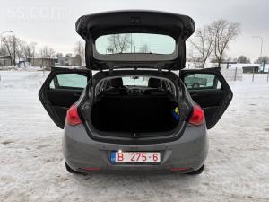 Pelēks Opel Astra 2012 Daugavpils, ar dzinēja tilpumu 1.40 L un nobraukumu 266 tūkst. km par 3950 €, foto 31 vietnē AUTOMOTO.COM.LV