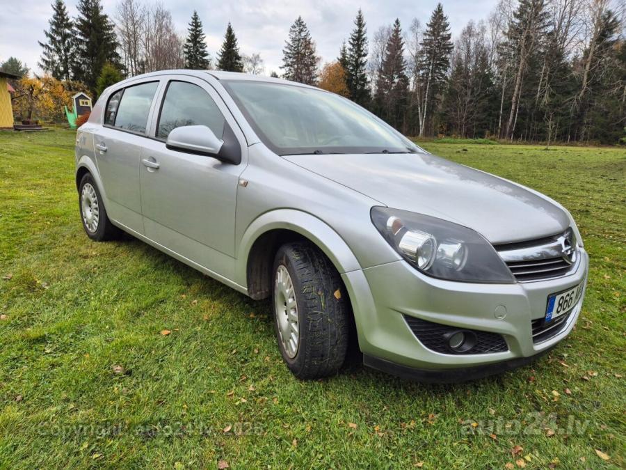 Pelēks Opel Astra 2012 Keila, ar dzinēja tilpumu 1.60 L un nobraukumu 179 tūkst. km par 3150 €, foto 1 vietnē AUTOMOTO.COM.LV