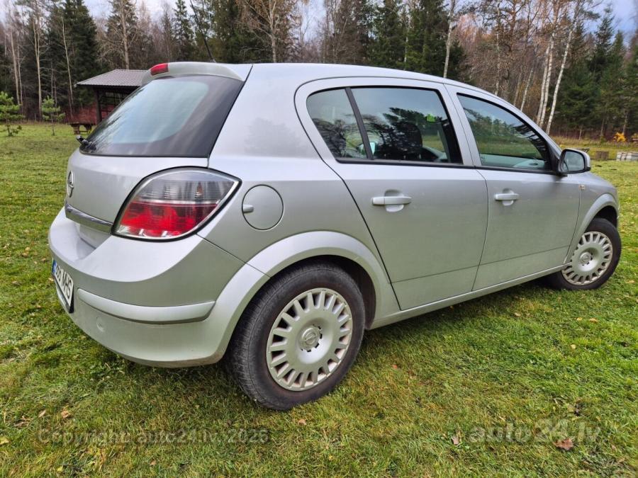 Pelēks Opel Astra 2012 Keila, ar dzinēja tilpumu 1.60 L un nobraukumu 179 tūkst. km par 3150 €, foto 4 vietnē AUTOMOTO.COM.LV