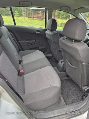 Pelēks Opel Astra 2012 Keila, ar dzinēja tilpumu 1.60 L un nobraukumu 179 tūkst. km par 3150 €, foto 11 vietnē AUTOMOTO.COM.LV